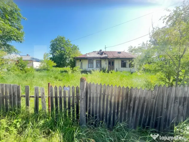 CASĂ BĂTRÂNEASCĂ DE VÂNZARE ÎN TOCILENI, CU TEREN GENE - Case-Vile de ...